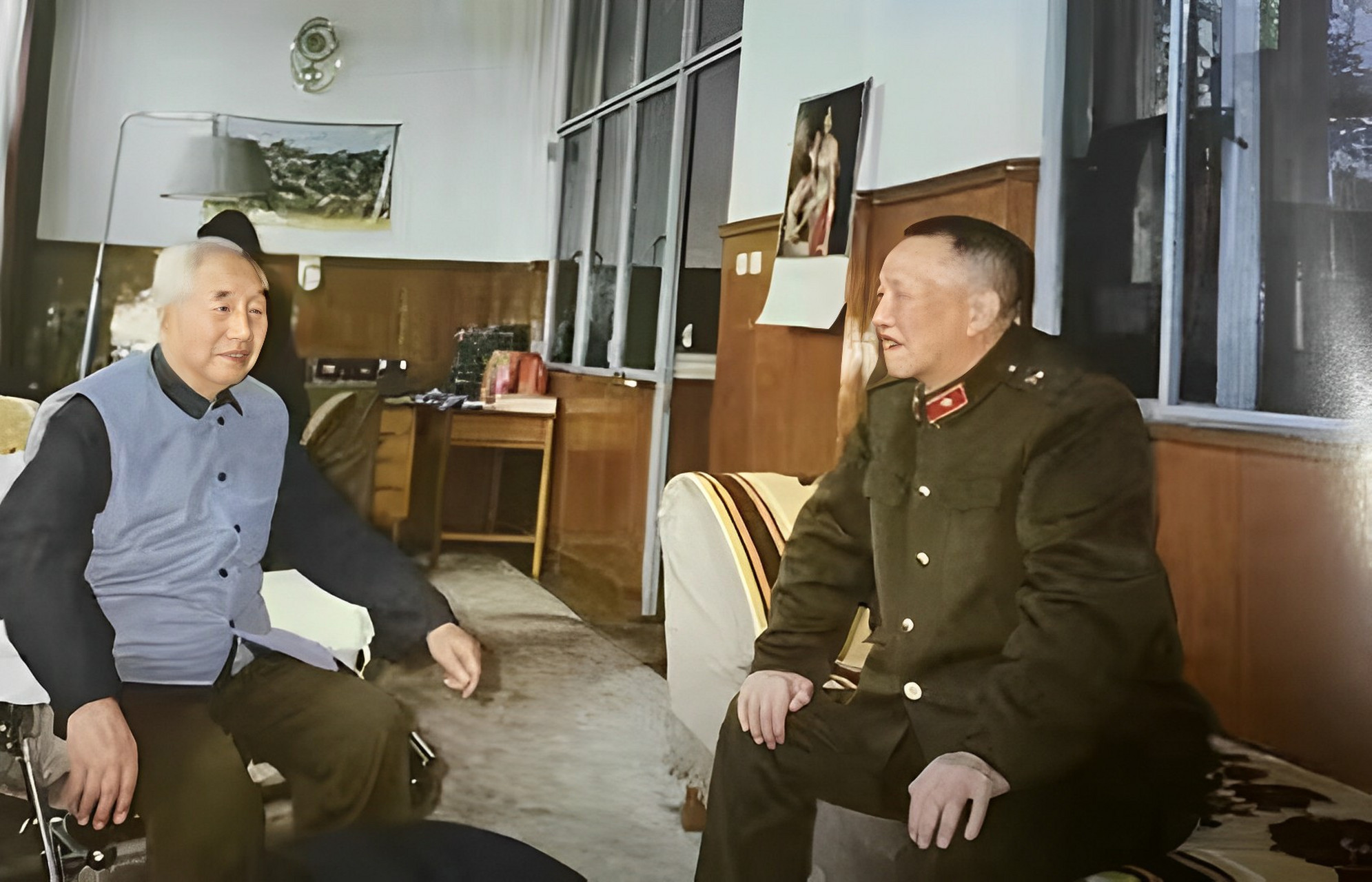 Zhong Wei asked Hong Xuezhi to visit Huang Kecheng, Zhong Wei didn't know what gift to bring ...