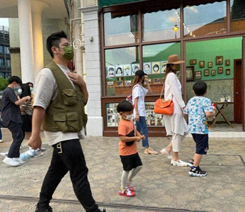 Lui Huiyi reunited with her ex-husband after her divorce and took her ...