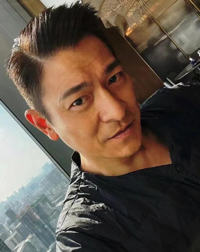 Liu Tianwang sings and talks about behind-the-scenes stories and sings ...