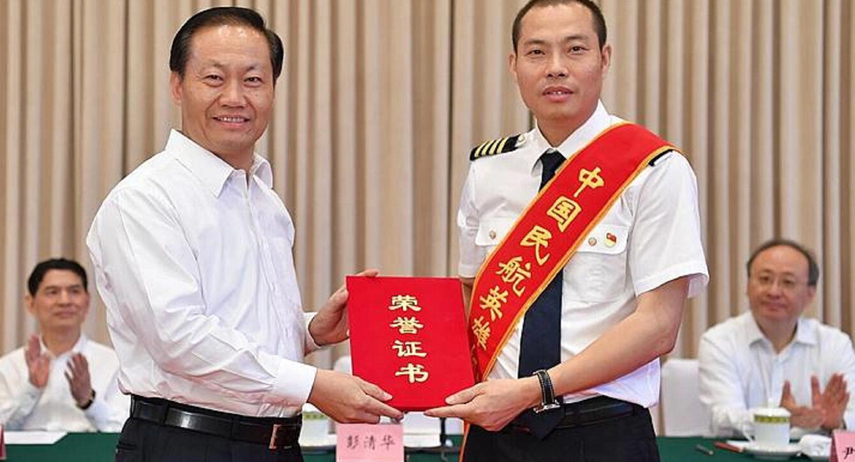 Why in the Sichuan Airlines 3U8633 accident, the captain was able to ...