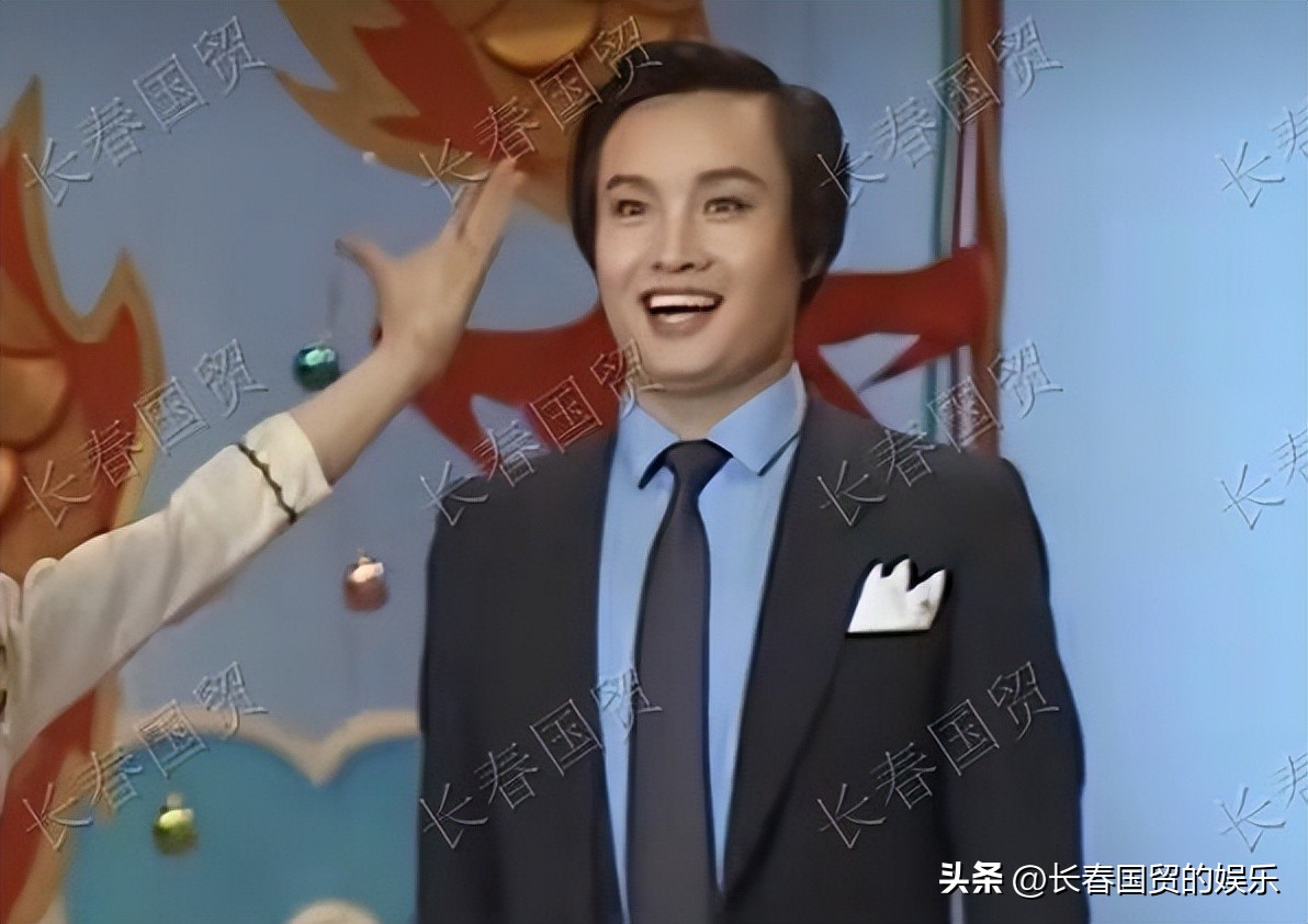 Yan Weiwen's first photo of the Spring Festival Gala 34 years ago was ...