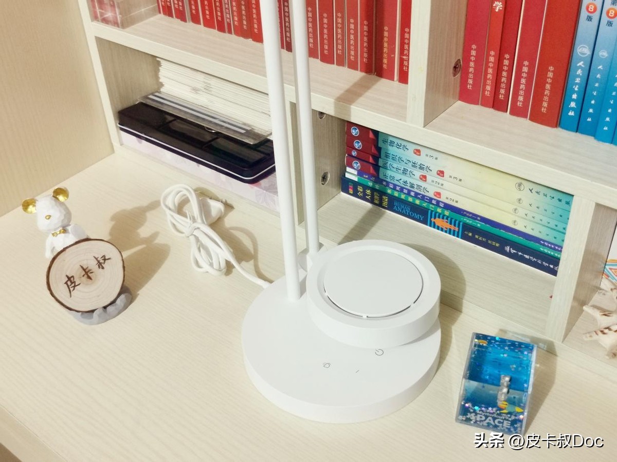 The comfortable light source needed for learning is satisfied by Honor ...