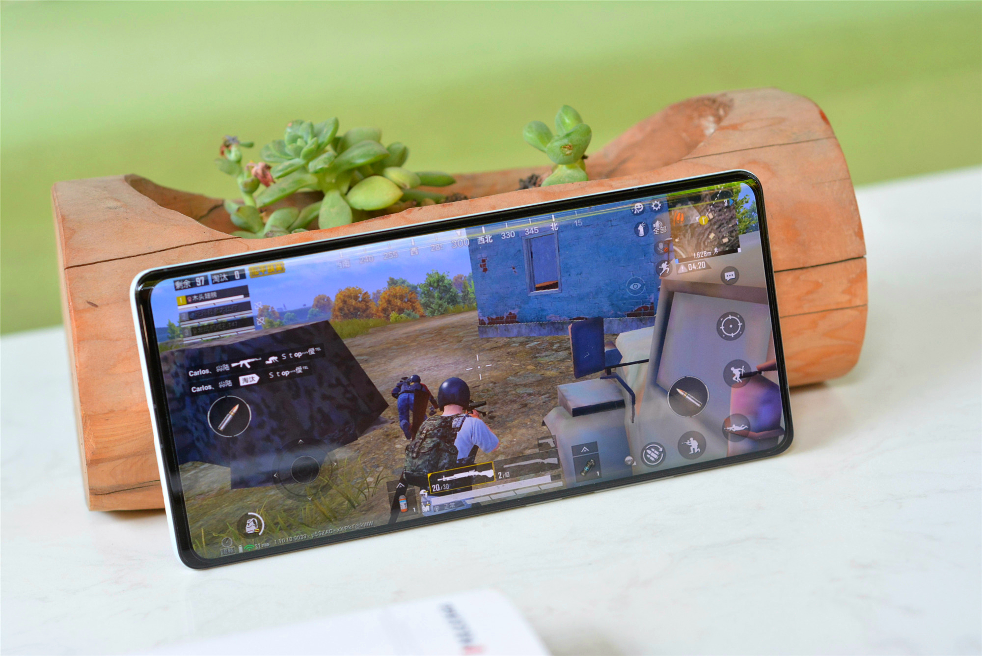 Are you satisfied with taking pictures with your mobile phone? Who is ...