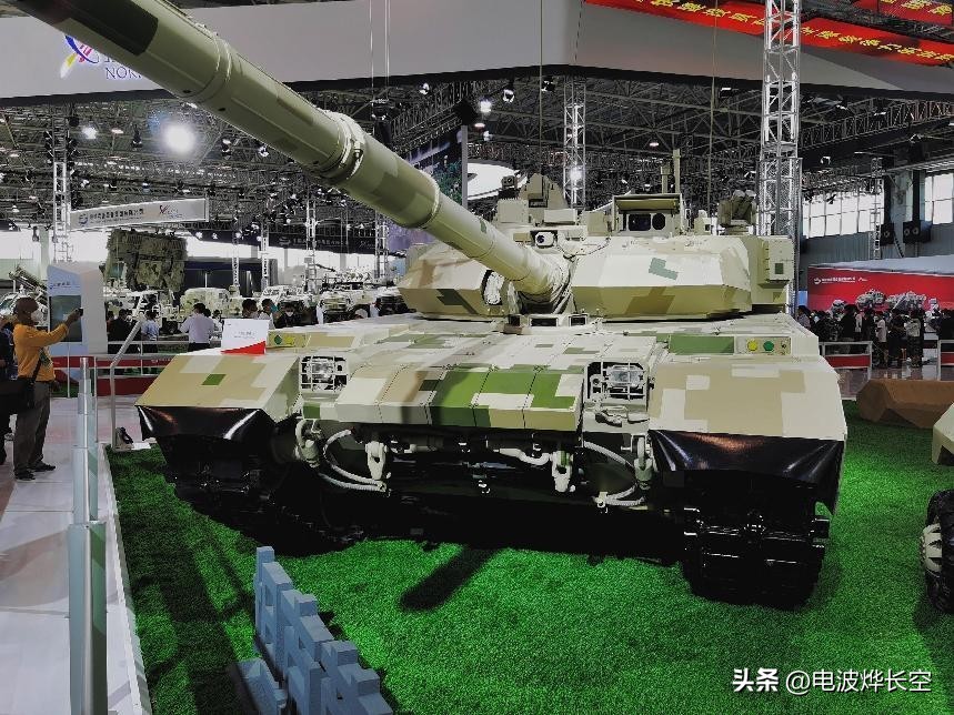 The foreign trade VT4A tank is equipped with a third eye!Suspended ...