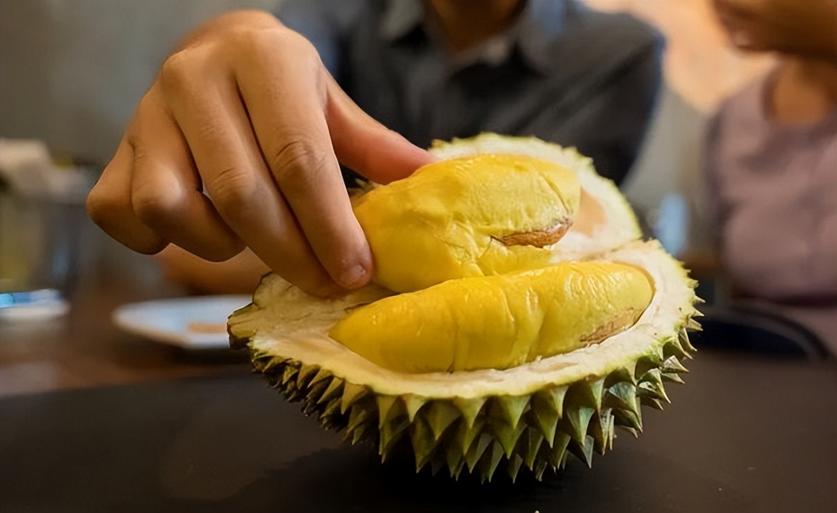 What does durian taste like? - iNEWS