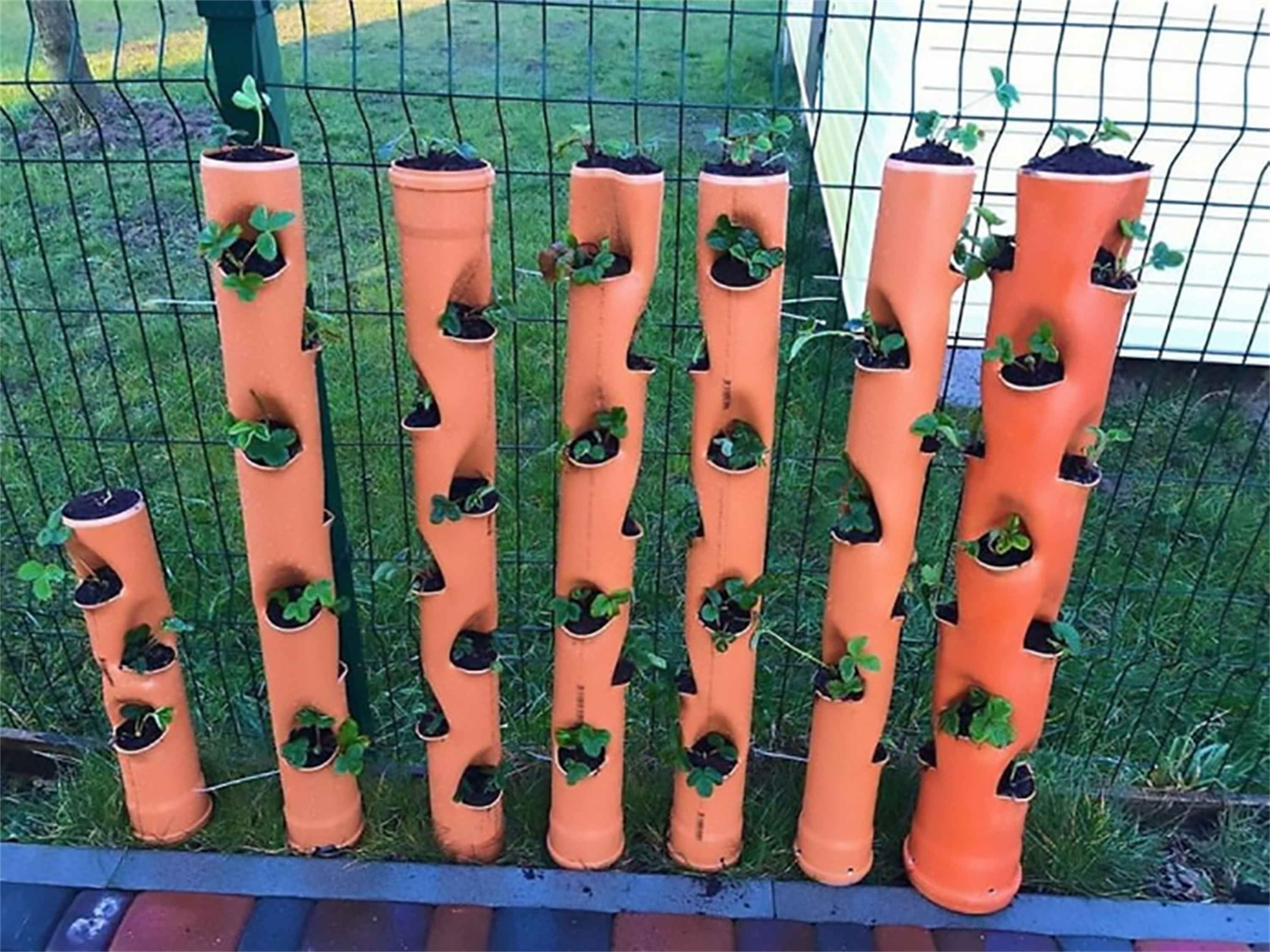 Don't throw away the water pipes left over from the decoration, use ...