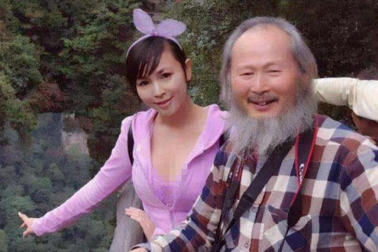 Li Zhuangping: My daughter volunteered to be a mannequin. He drew ...