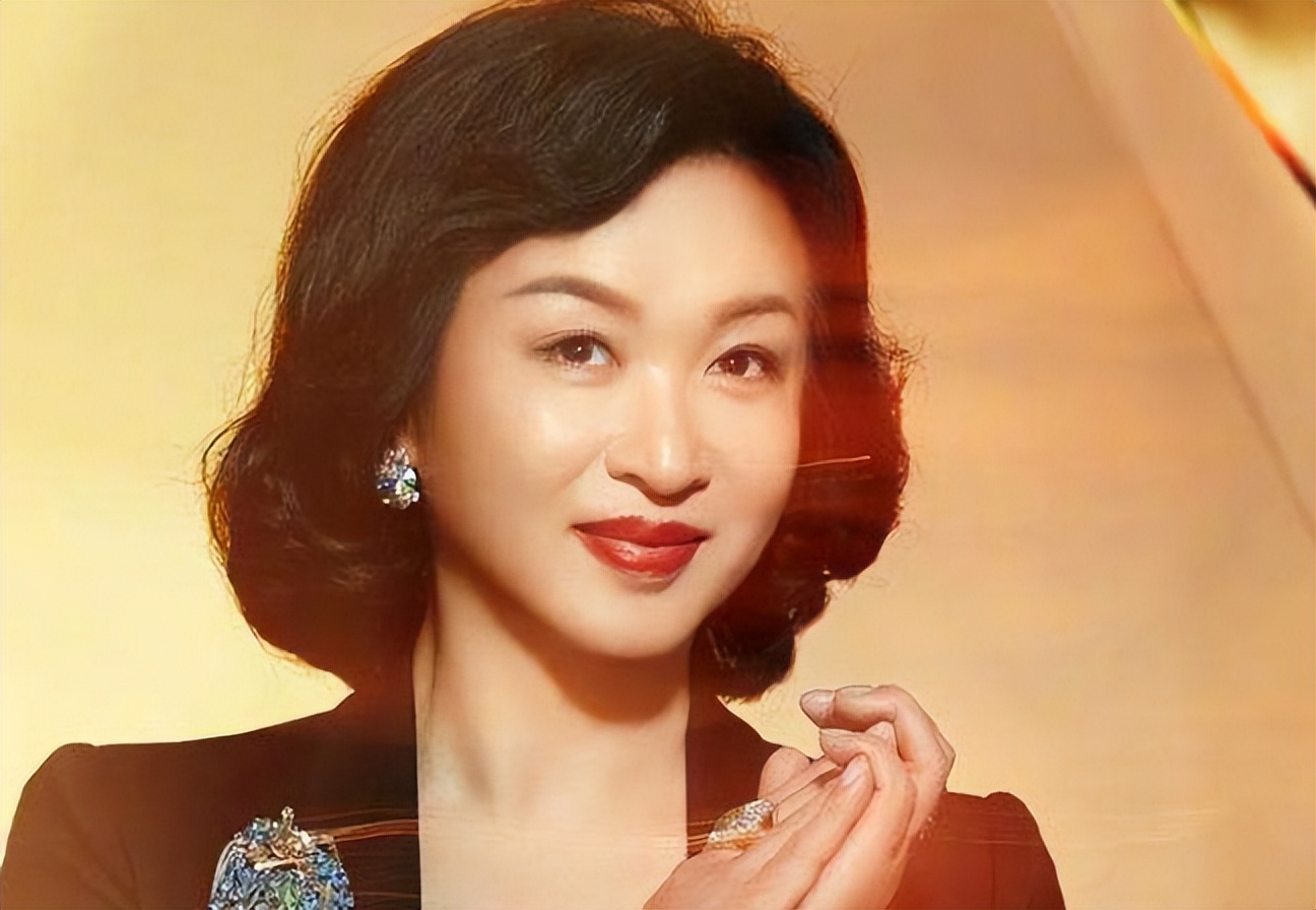 She is regarded as a "pervert" and lives a free and unrestrained life ...