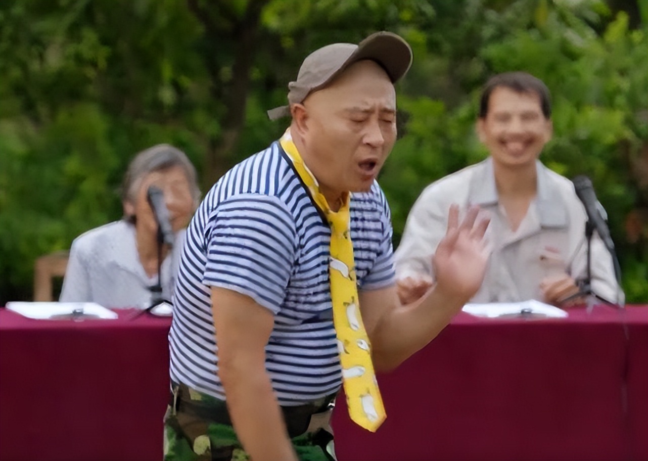 Actor Zhao Si climbed over the wall with his bare hands and entered the ...