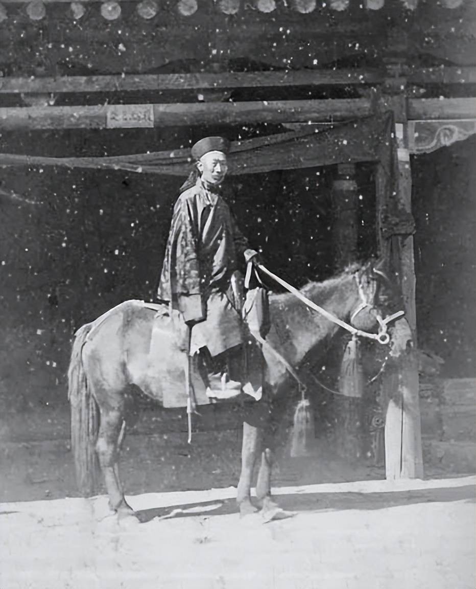 What makes the Ming army helpless is not the riding and shooting of the ...