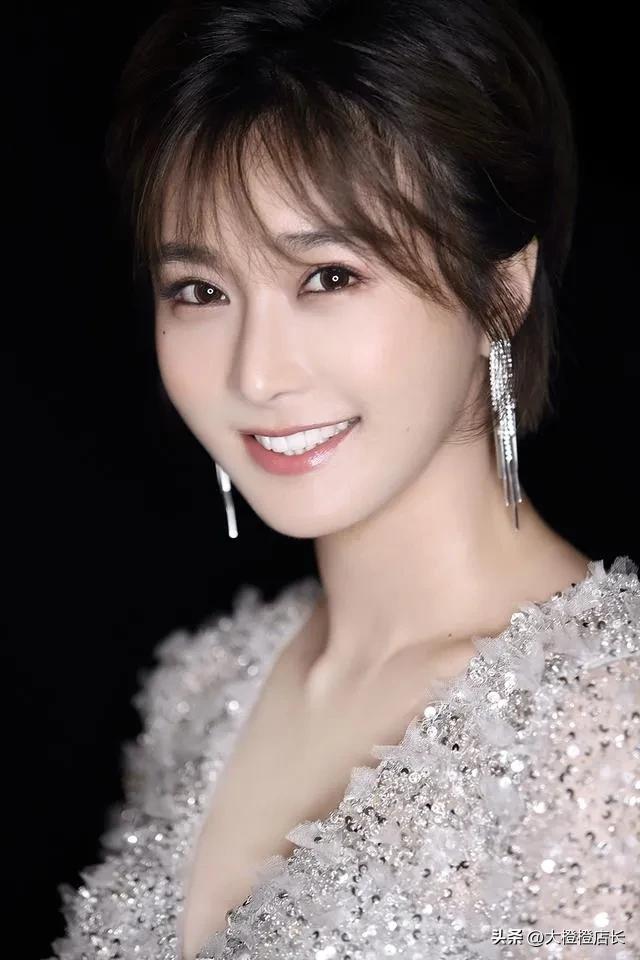 Share pictures - temperament goddess Chen Bing - iMedia
