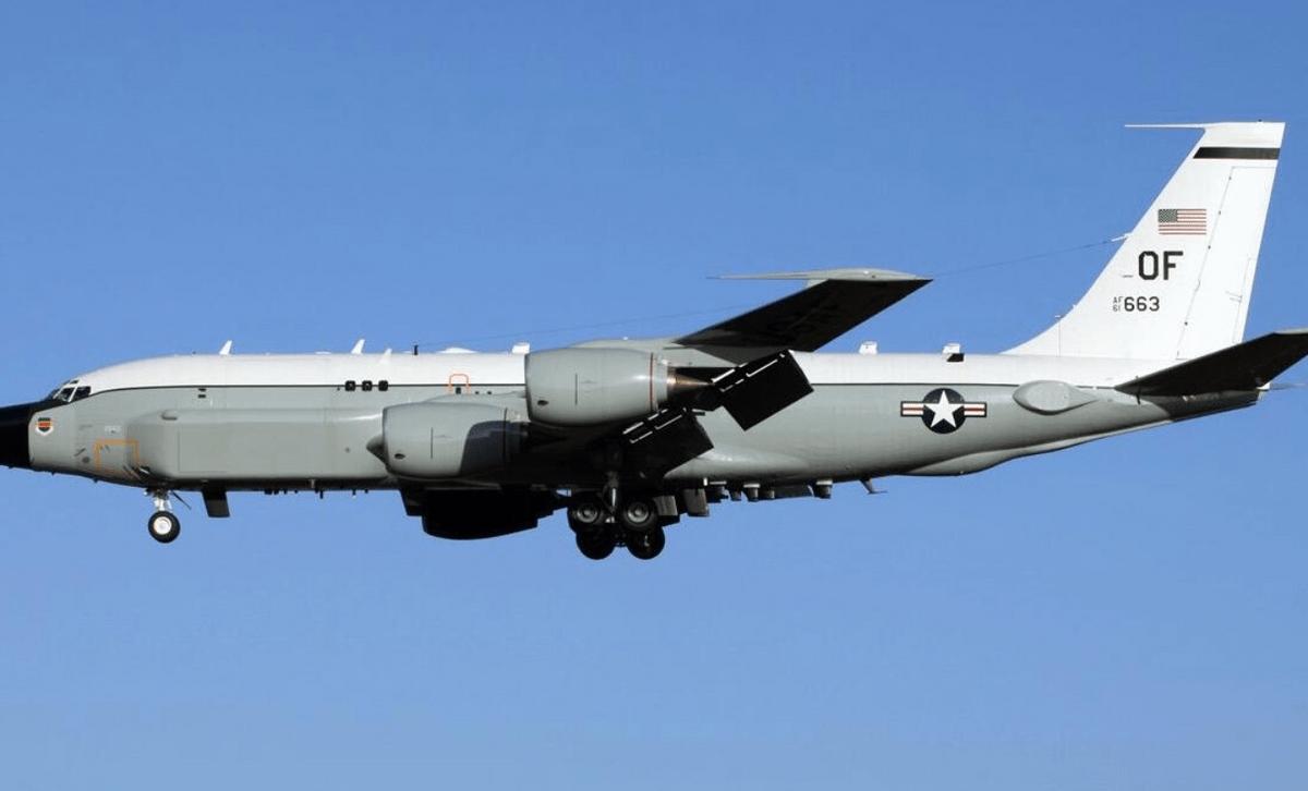 The J-16 intercepted the RC-135, and the wake made it bump in the air ...