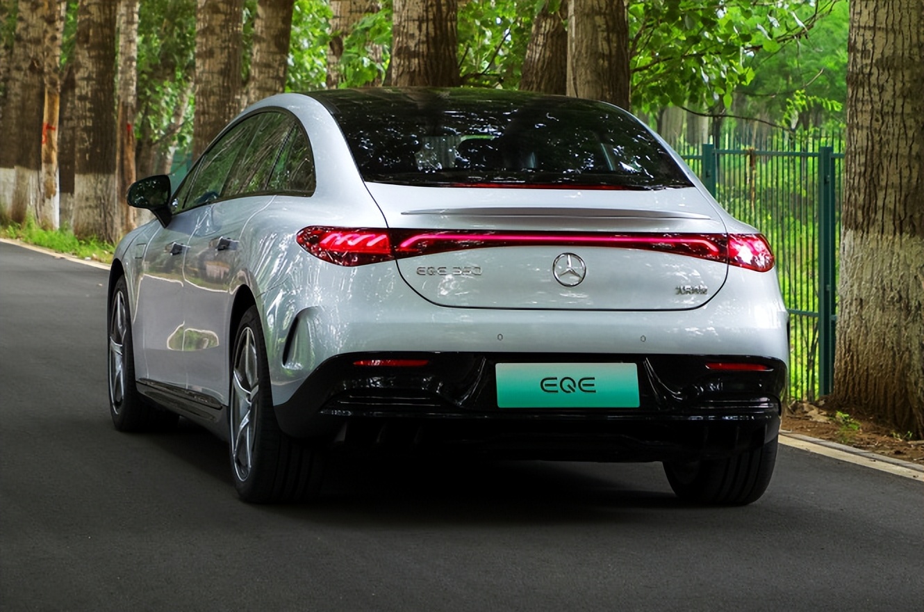 The price of the domestic Mercedes-Benz EQE car is exposed, the size is ...