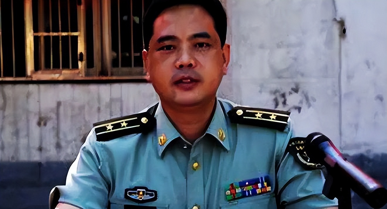 Who should take the initiative to salute high-ranking officers in the ...