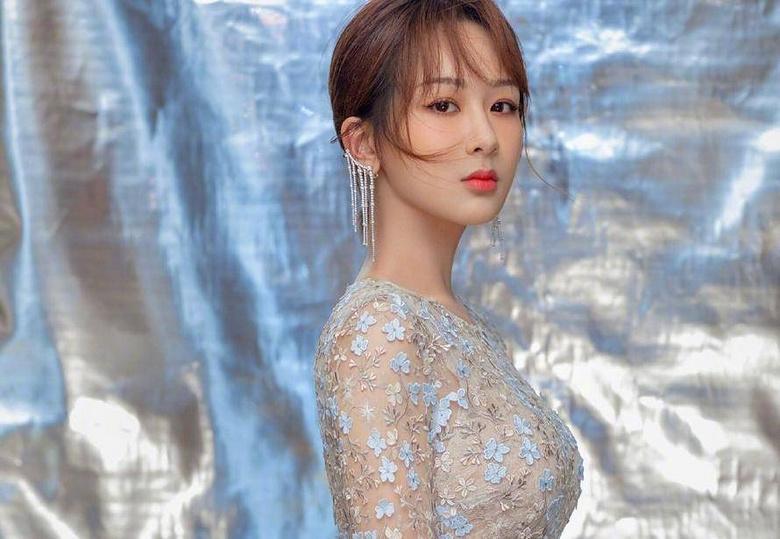 Yang Zi posted beautiful photos in spring and shared fragments of her ...