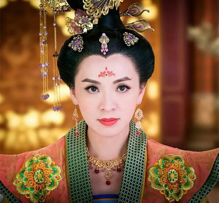 48-year-old Chen Wei's wedding photos are exposed!With a graceful ...