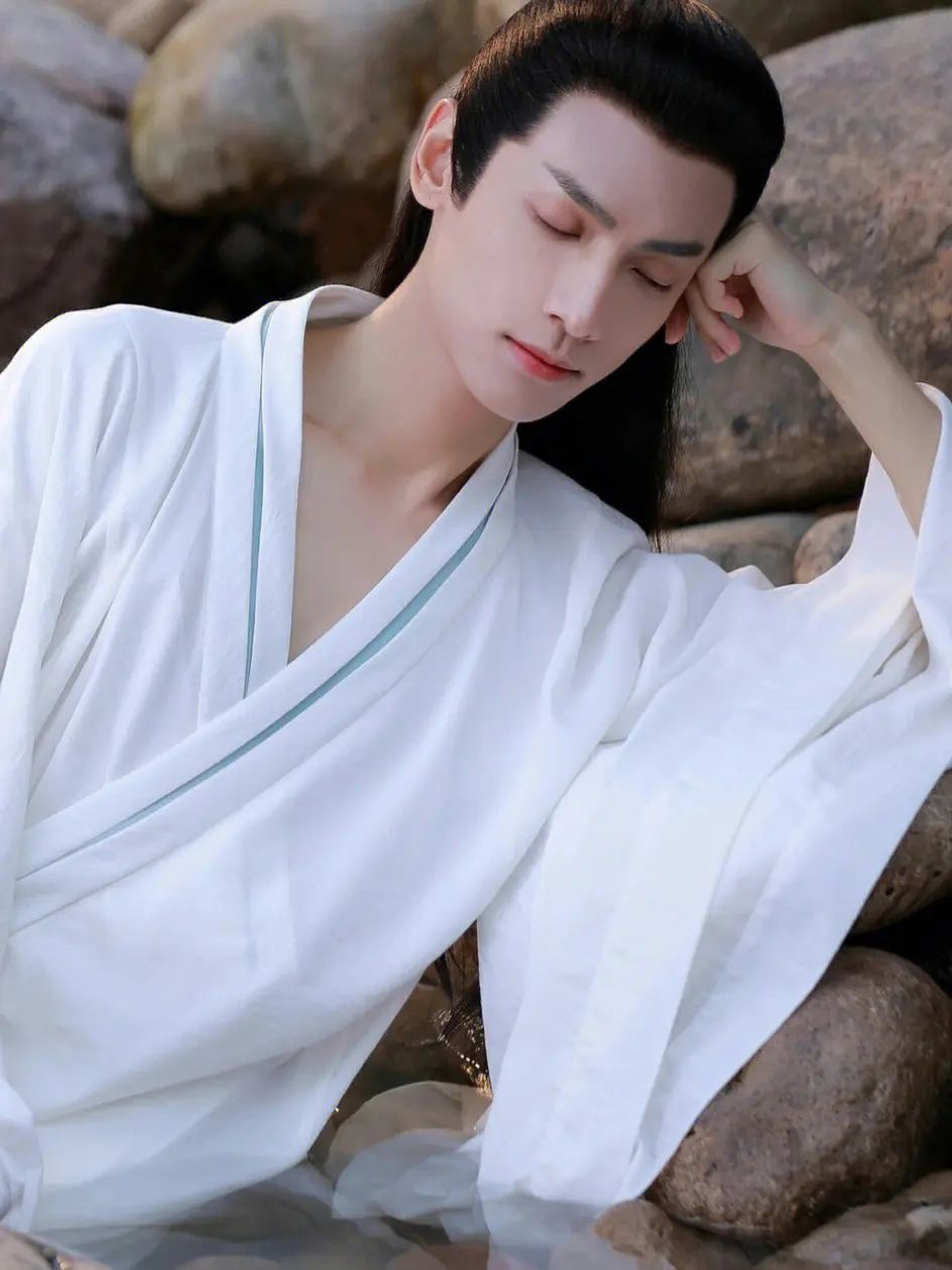 Fresh acting skills broke out, Luo Yunxi became an absolute costume male god! - iNEWS