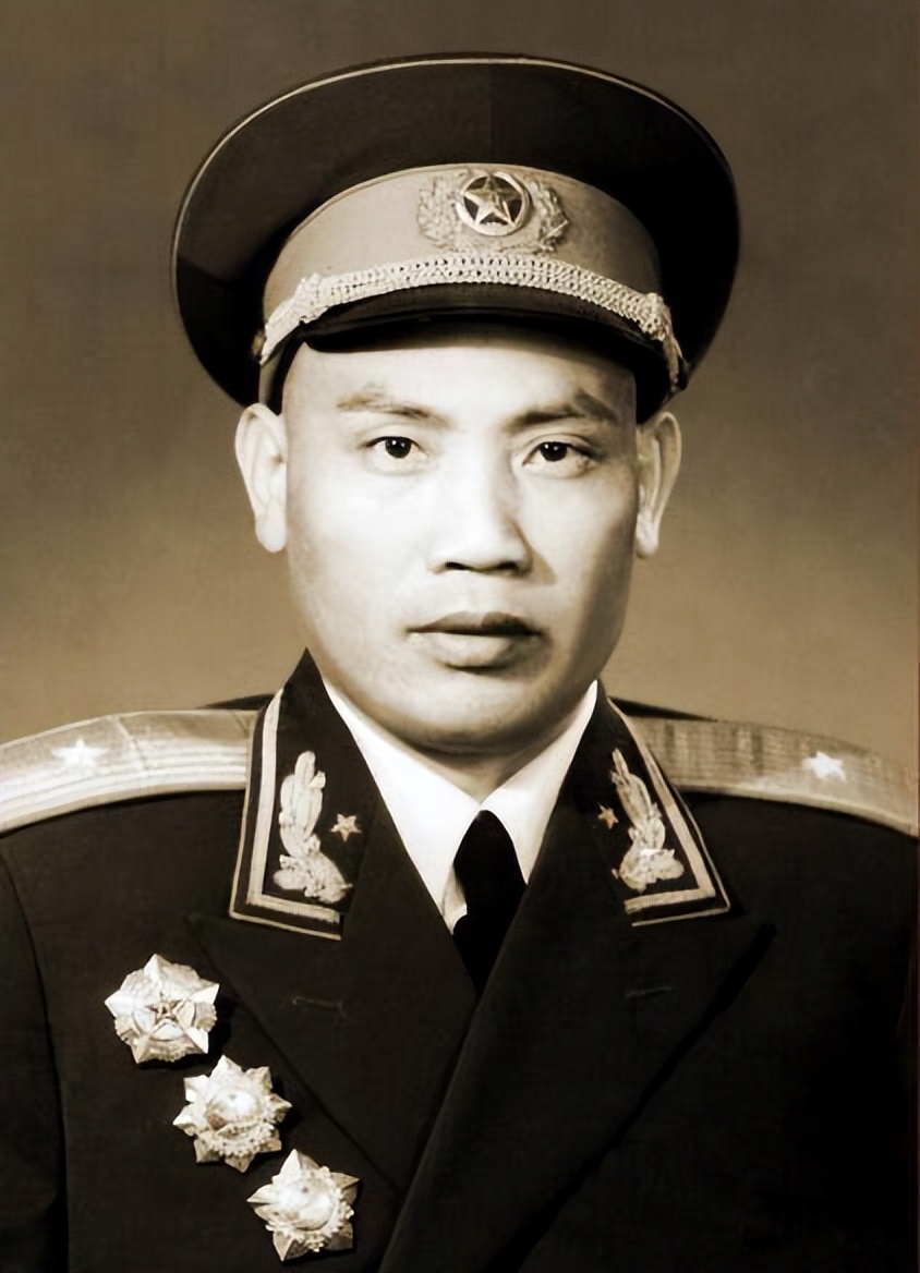 He was surrounded by seven times the enemy army, and Lin Biao did not ...