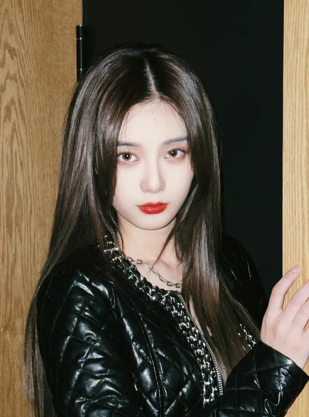 Xu Yiyang's latest indoor photo shoot - iNEWS