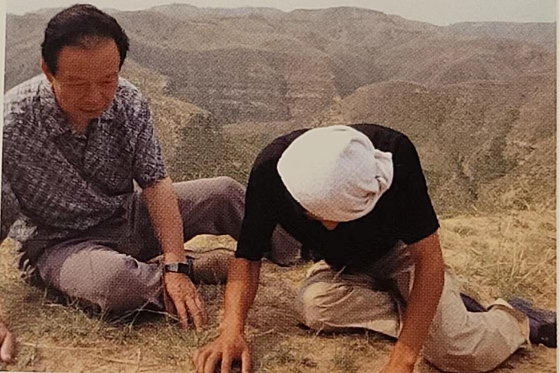 Chinese writers sing Qiankun Bay - iNEWS