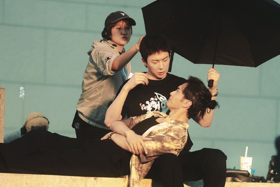 "Cicada Girl" new Reuters exposure, Liu Yuning was taken turns to sit ...