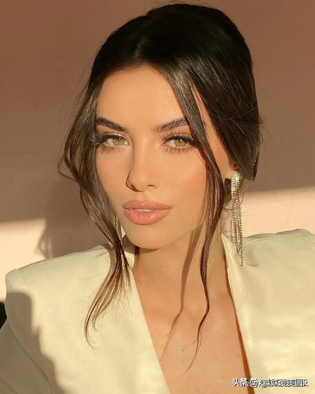 Turkish actress (selcan yavuz) - iNEWS