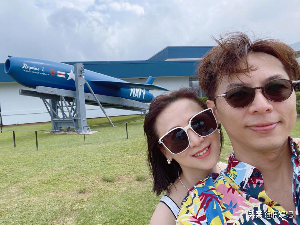 Weng Hong and her husband and daughter had a happy spring outing and ...