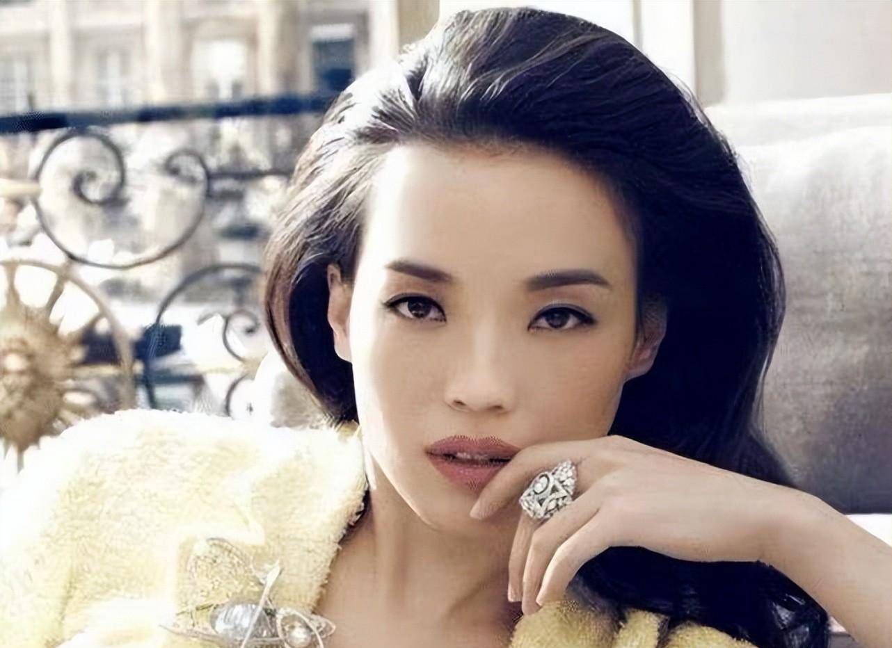 Taking away Shu Qi's "first time", threatening Andy Lau with a gun, and ...
