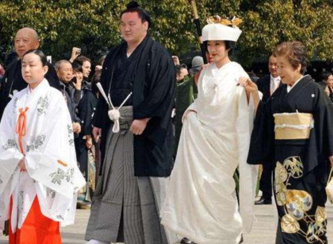 Sumo wrestlers are so hot!Japanese women are regarded as mates with ...