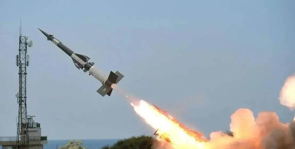 Large-scale cluster missiles roared, and hundreds of missiles hit: the ...