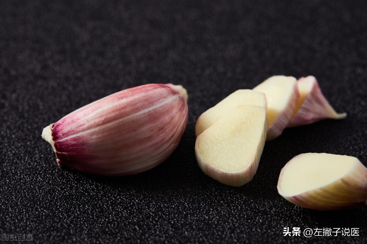A 58-year-old man insists on eating raw garlic every day to kill ...