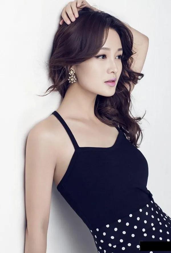 Beautiful Qin Qinzi Li Qin: underwear endorsement pictures, beautiful ...