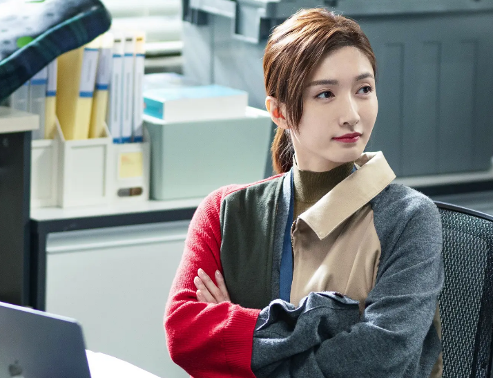 41-year-old Du Chun and 18-year-old Li Haofei act as lovers, and they ...