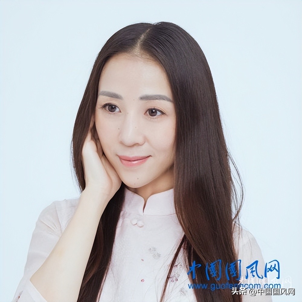 Zou Xiaohong's Poem "Chong" - iNEWS