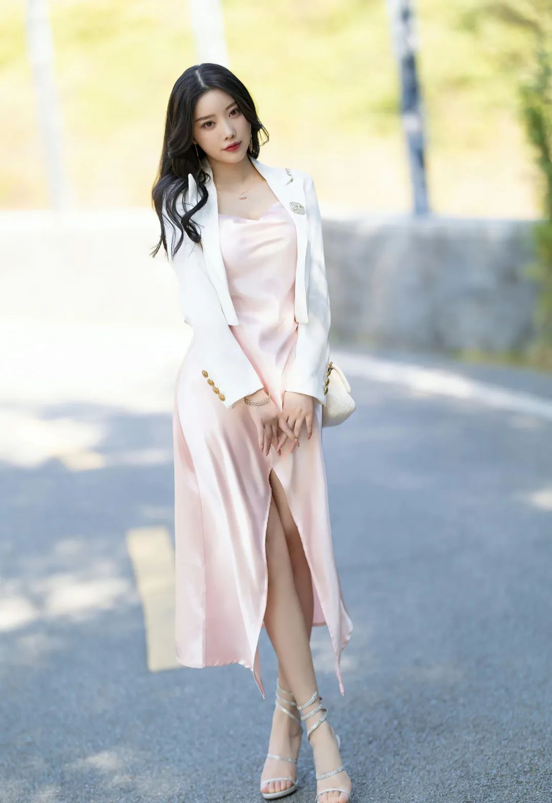 [Yang Chenchen's favorite] Girly fan satin suspender dress, slim and slim, showing charming ...