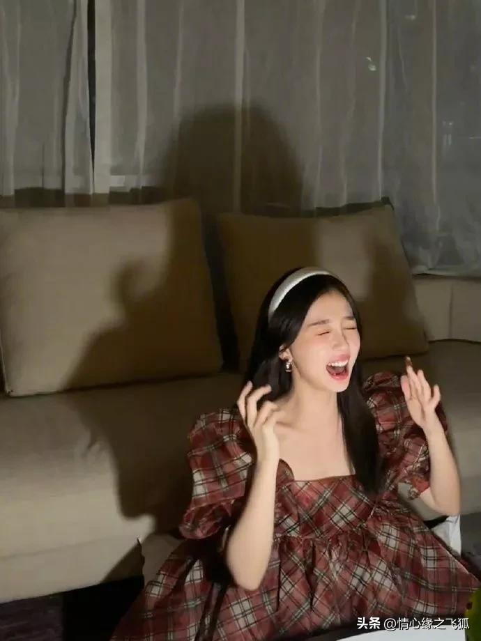 Yu Shuxin shares Changsha stock photos wearing a loose sweater and sunglasses, a sweet and spicy ...