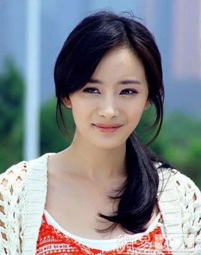 Yang Mi sent a message to mourn Chen Jialin, playing an actor's trump card, a pun - iNEWS