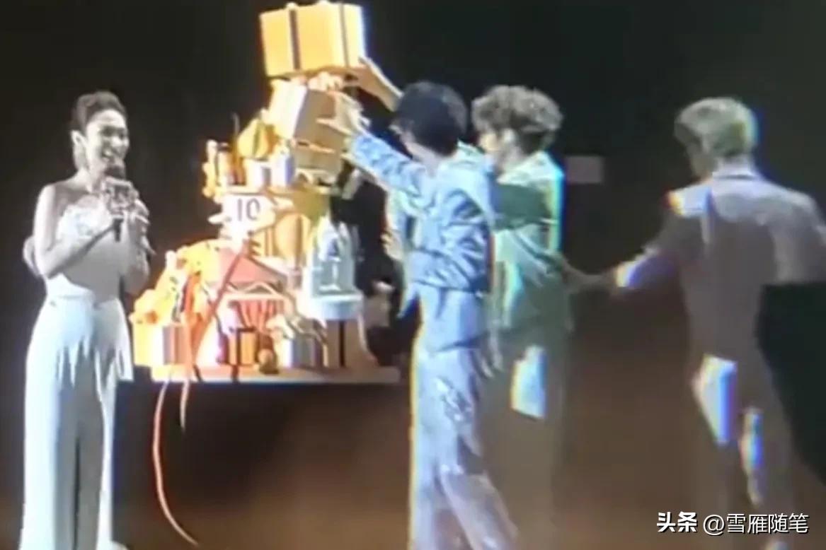 Qian Xi helped Wang Yuan's waist - iMedia