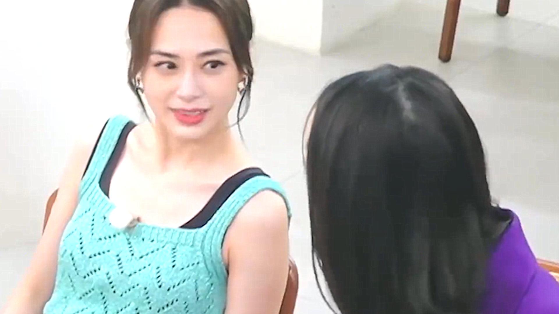 How amazing is the young Gillian? During the love affair with Edison ...