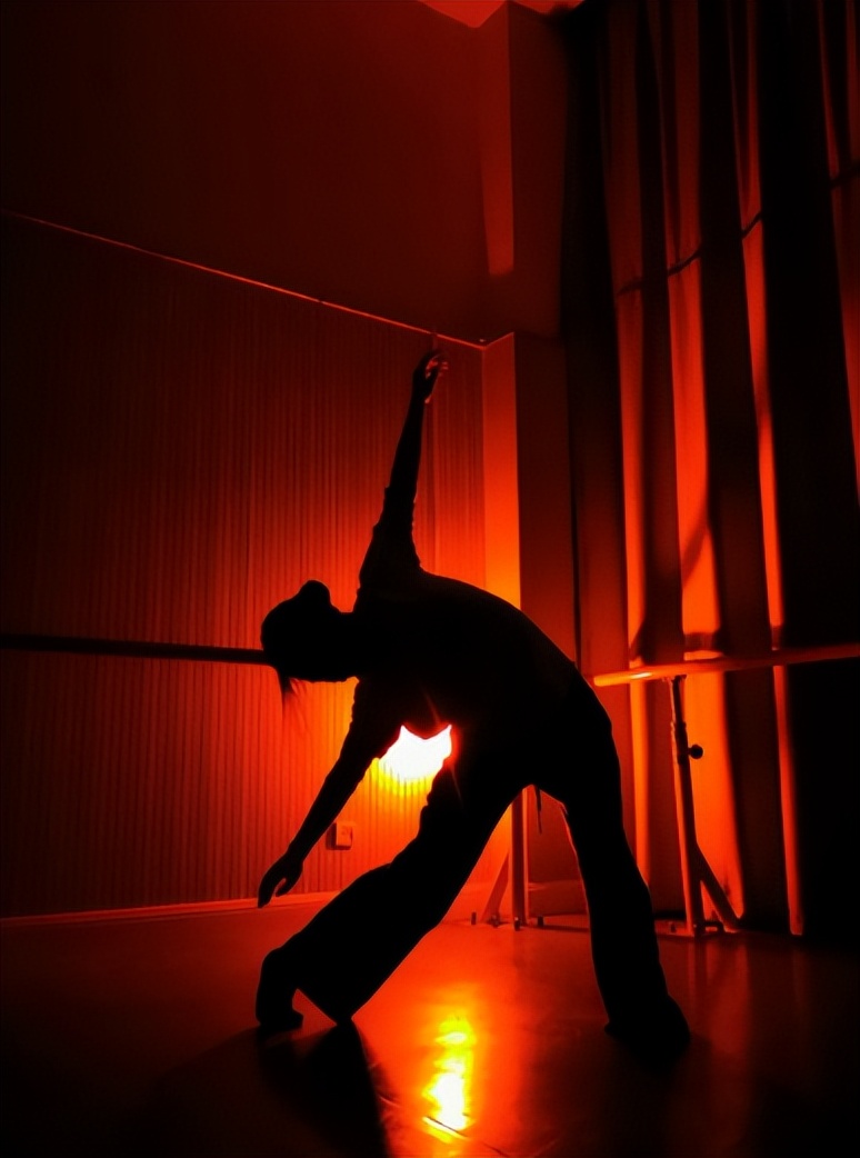 Modern Dance Expression Form and Its Influence on Contemporary Society ...