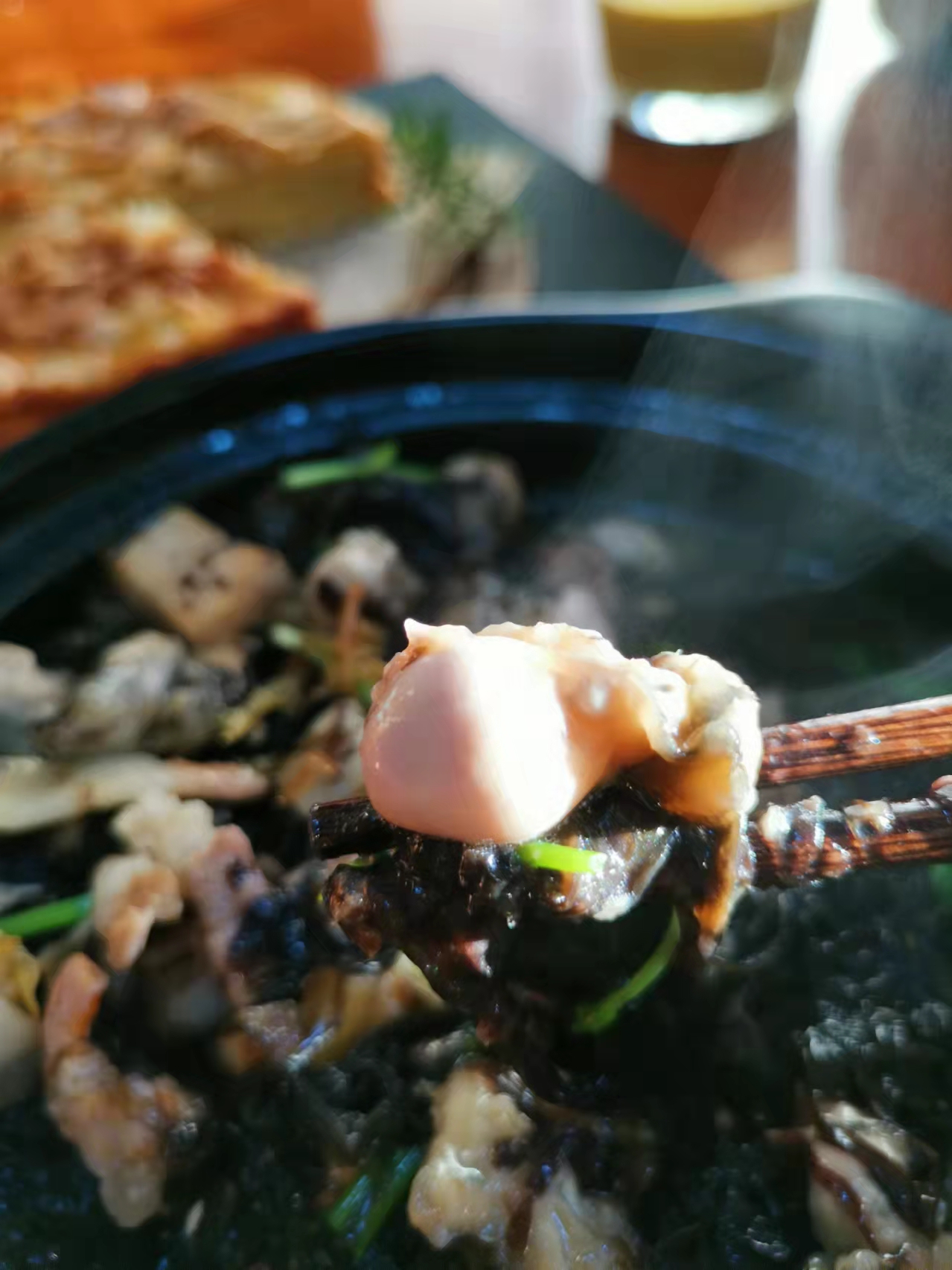 Laver, sea oyster and tofu in clay pot - iNEWS