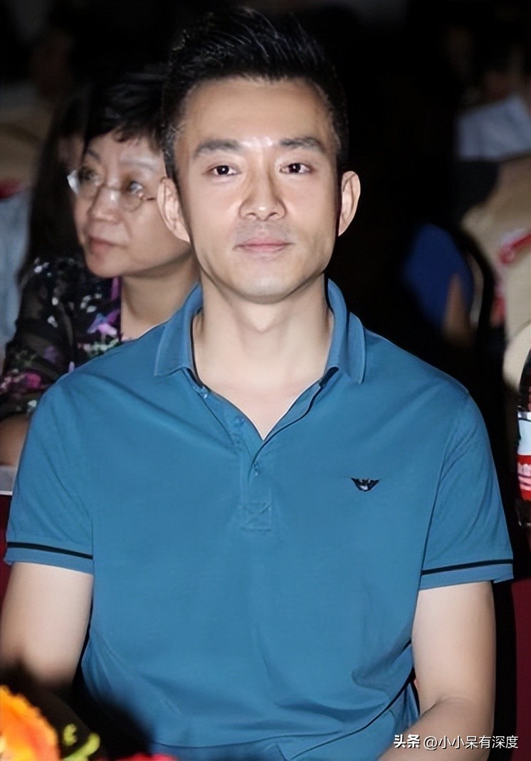 Yaning is 54 years old, his hair is basically all white, but he is ...
