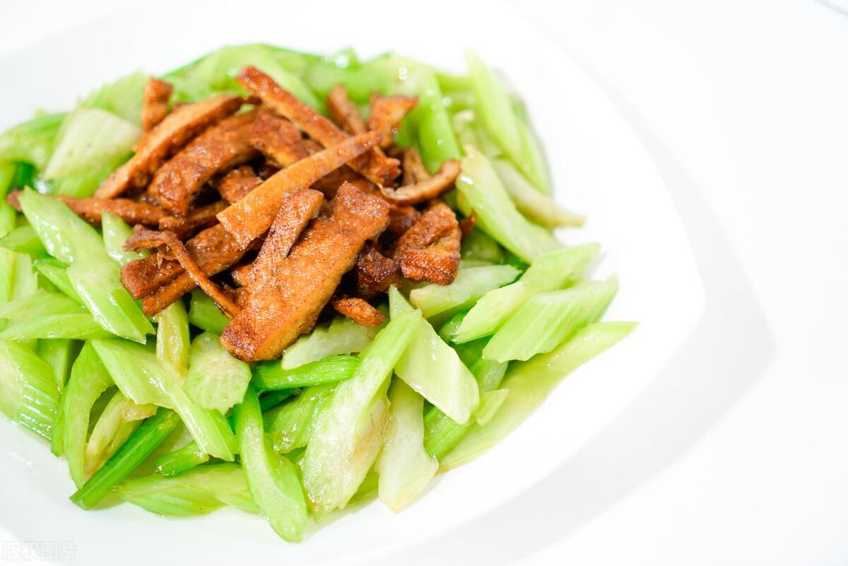 Simple and easy-to-make sautéed celery, so that you can easily handle ...