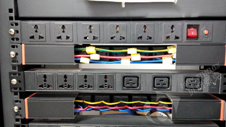 What is the difference between a rack-specific PDU and an outlet?How to ...