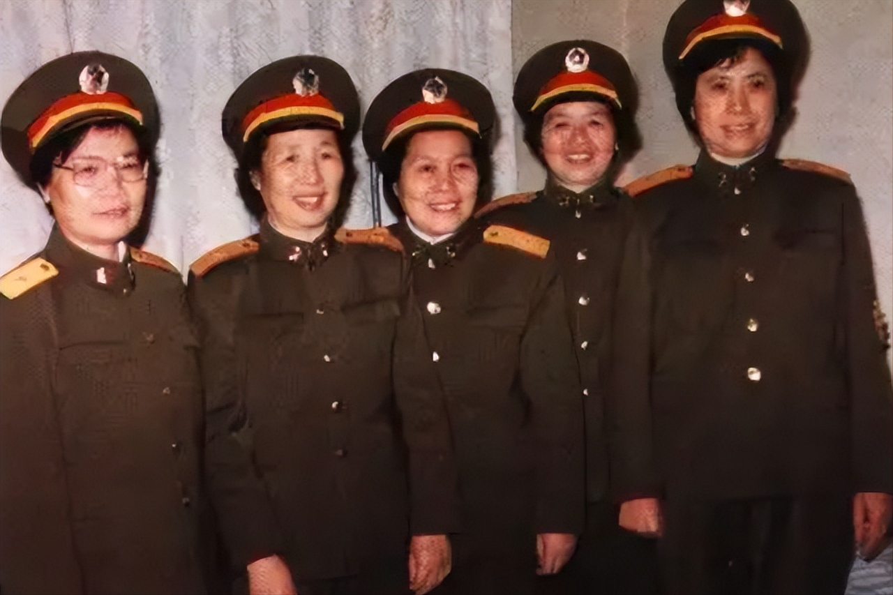 The five female generals who were awarded the rank of major general in ...