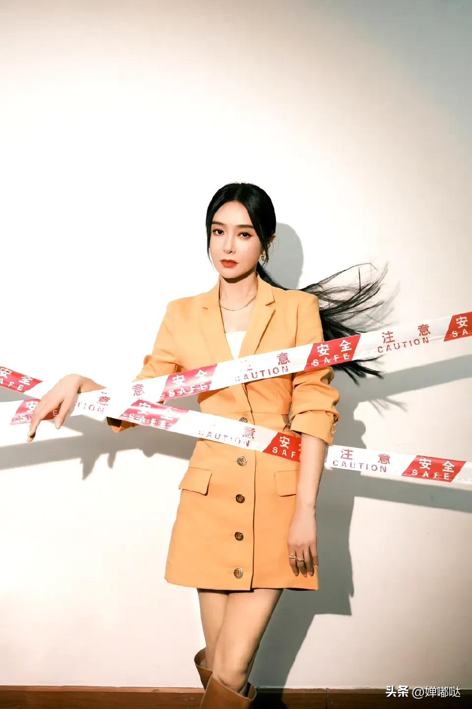 [Du Da said] Ms. Qin Lan with exquisite facial features, wearing a ...