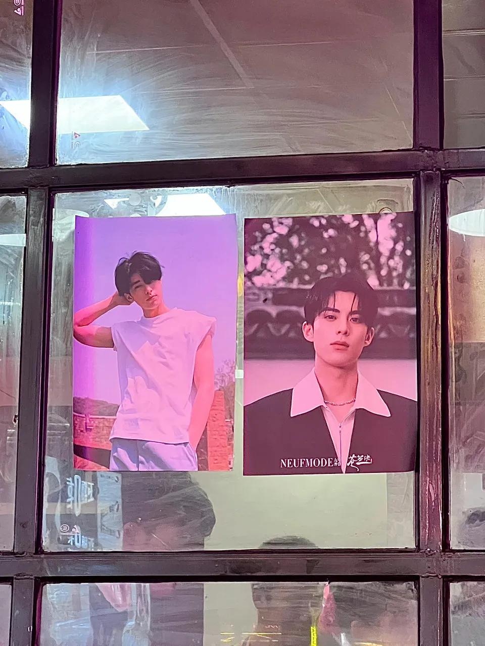 Wang Hedi was photographed when he returned to his home fried skewer ...