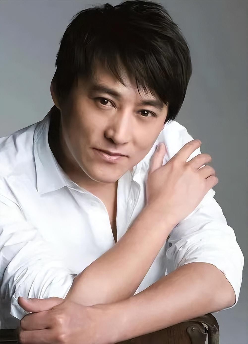 Actor Liu Xiaofeng: Marrying a 16-year-old wife, handing in all her ...