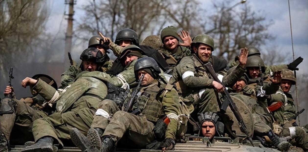 5,000 Russians retreated overnight! This move of Wu Jun is indeed ...