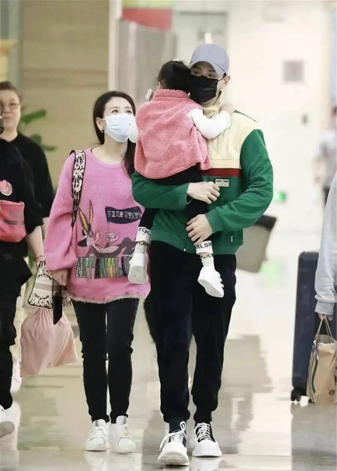 She became popular with one role, and she had no little fresh meat in ...